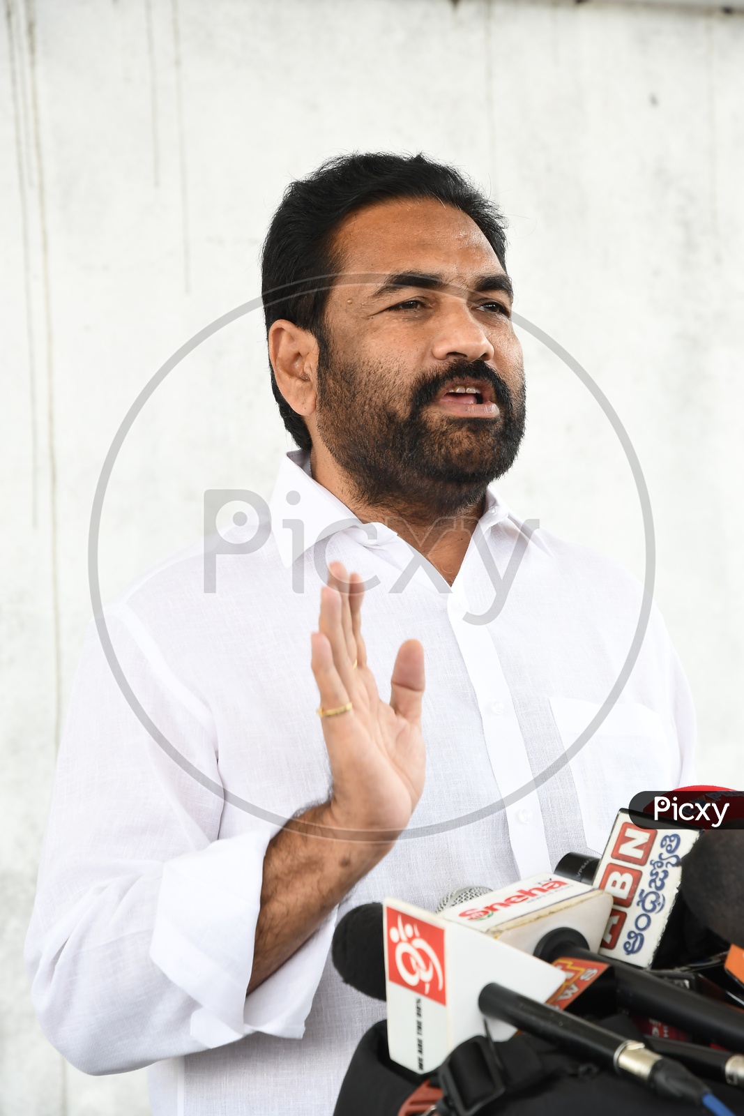 Image of Nellore Rural MLA Kotamreddy Sridhar Reddy in a Press Conference-DX582372-Picxy