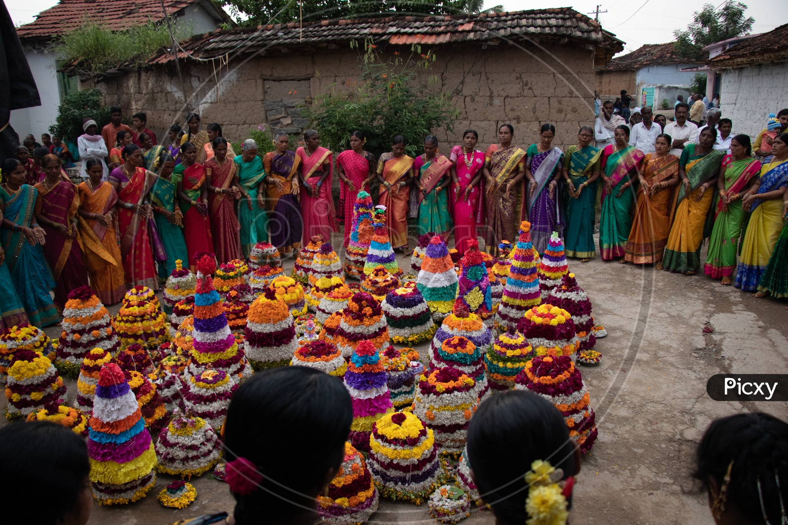 Image of Telangana Woman Celebrating Saddula Bathukamma Festival By ...