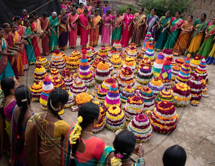 Image of Telangana Woman Celebrating Saddula Bathukamma Festival In ...