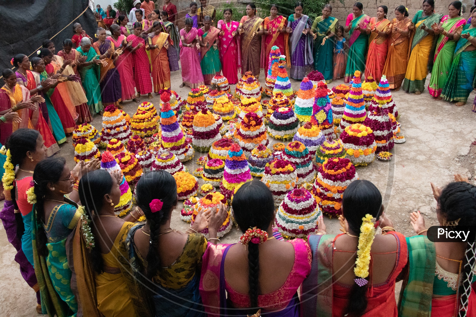Image of Telangana Woman Celebrating Saddula Bathukamma Festival By ...