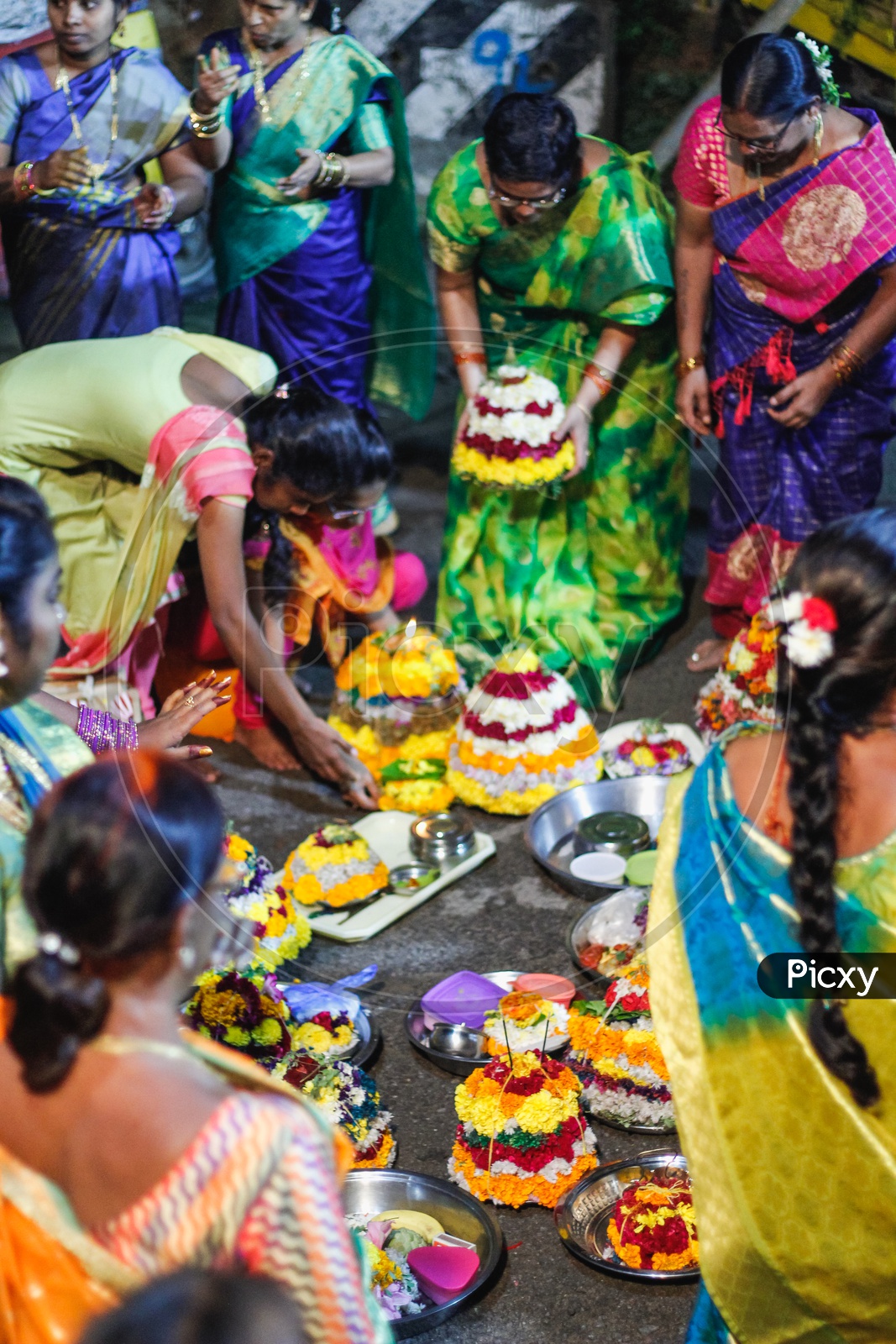 Image of Women celebrating Telangana floral festival Bathukamma ...