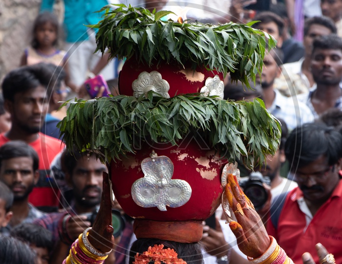 Image of Woman Carrying Bonam On Head At Golconda Fort During Telangana ...