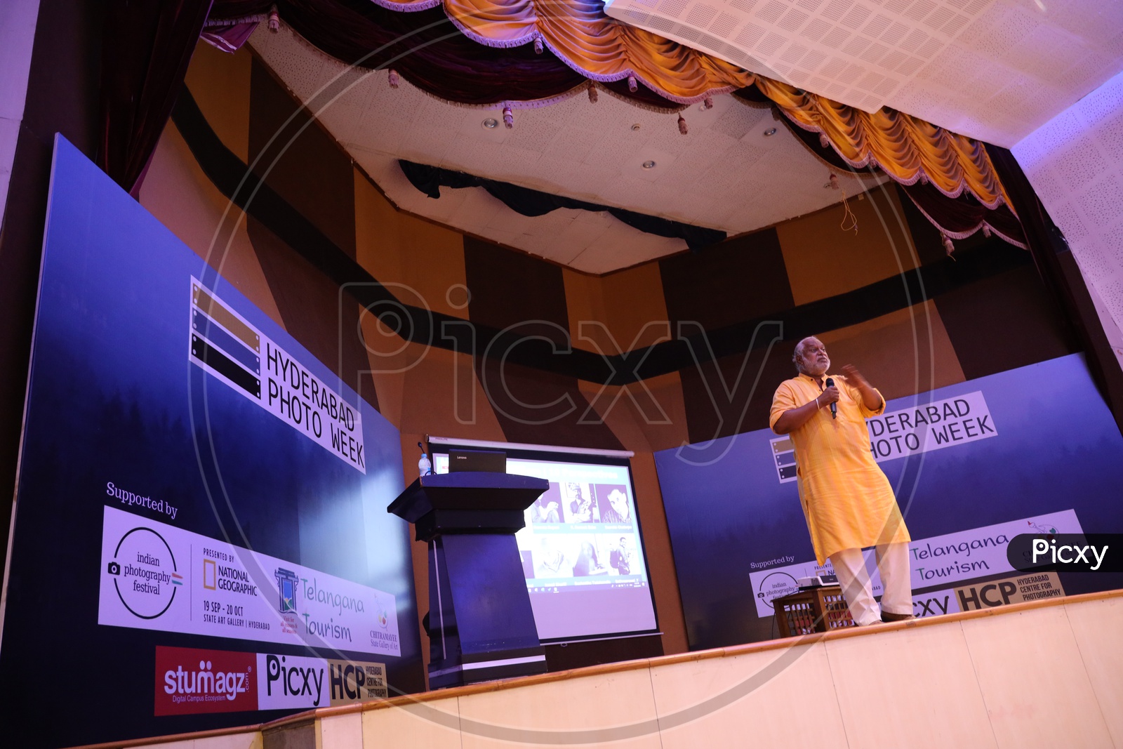 Image of Kommidi Vishwender Reddy Speaking on Stage At Hyderabad Photo ...