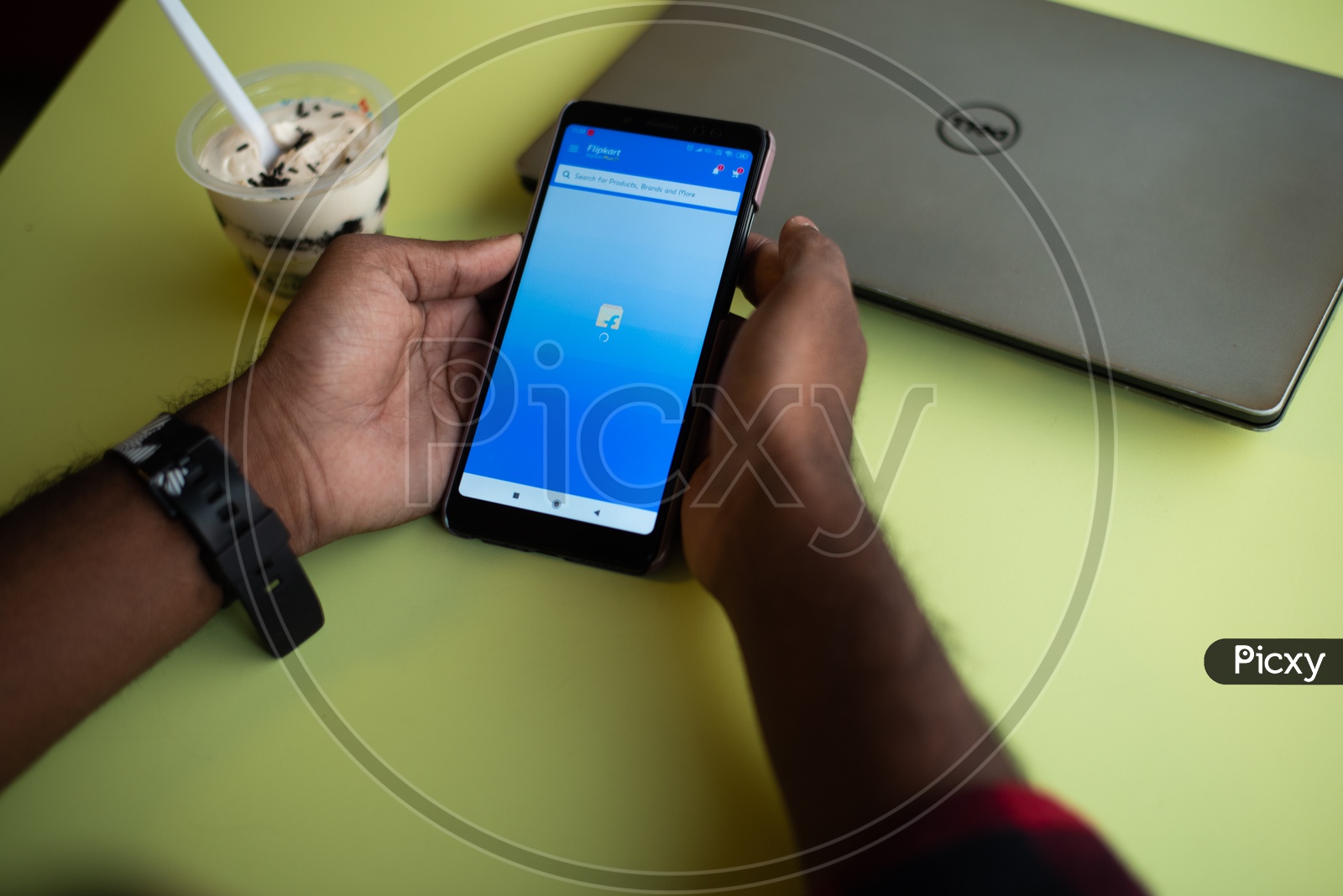 Image of Indian Youth Using Flipkart App In his Smart Phone-QG570823-Picxy