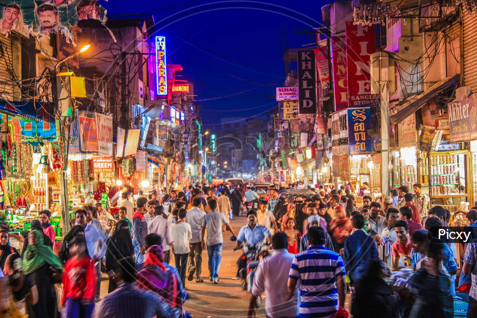 Image of Crowd in the street bazaar during the night-BI148997-Picxy