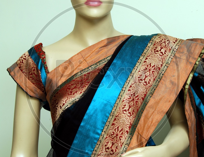 Image of Saree on female mannequin-TS025739-Picxy