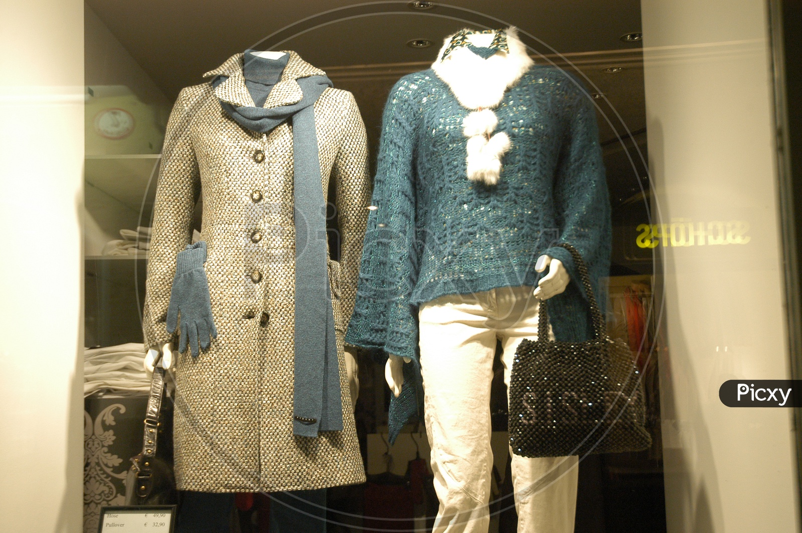 Image of Winter Collection Display On A Couple mannequin-HQ573889-Picxy