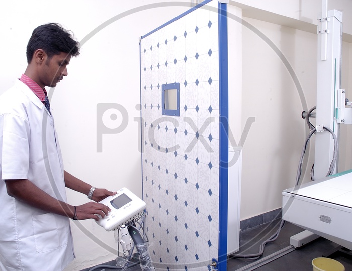 Image of X-ray Lab With Technician-HQ439562-Picxy