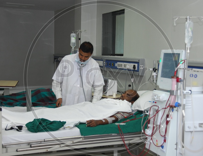 Image of Doctor with a patient in the ICU - Movie scene-TO982440-Picxy