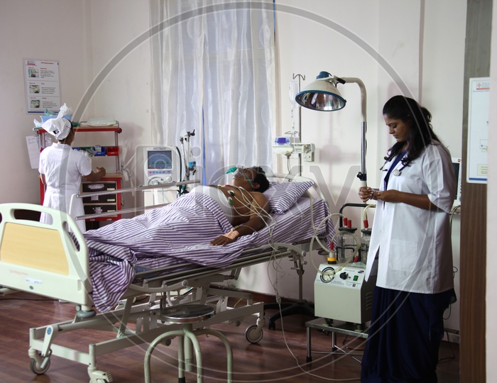 Image of Doctor with a patient in the ICU - Movie scene-TO982440-Picxy