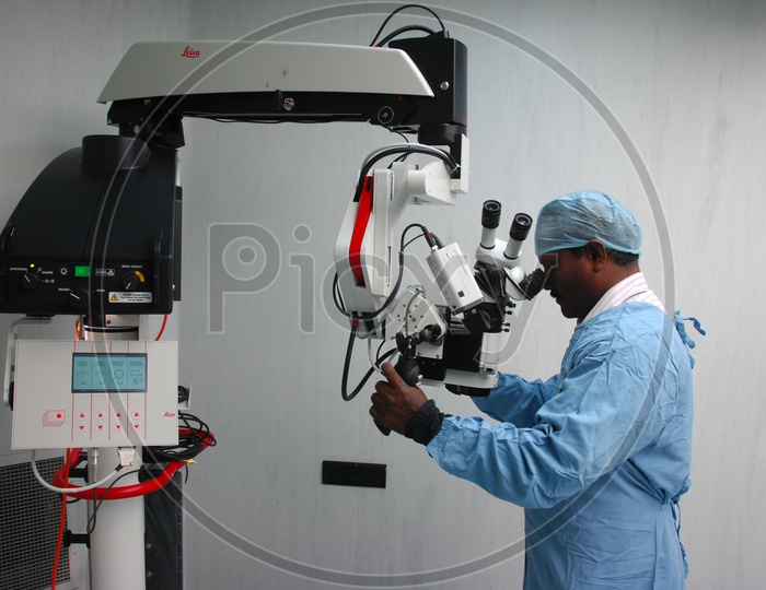 Image of Doctor Working with Medical Lab Manipulator-DV871027-Picxy