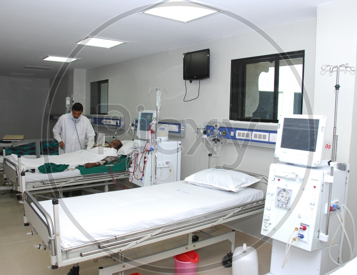 Image of Doctor with a patient in the ICU - Movie scene-YI321318-Picxy