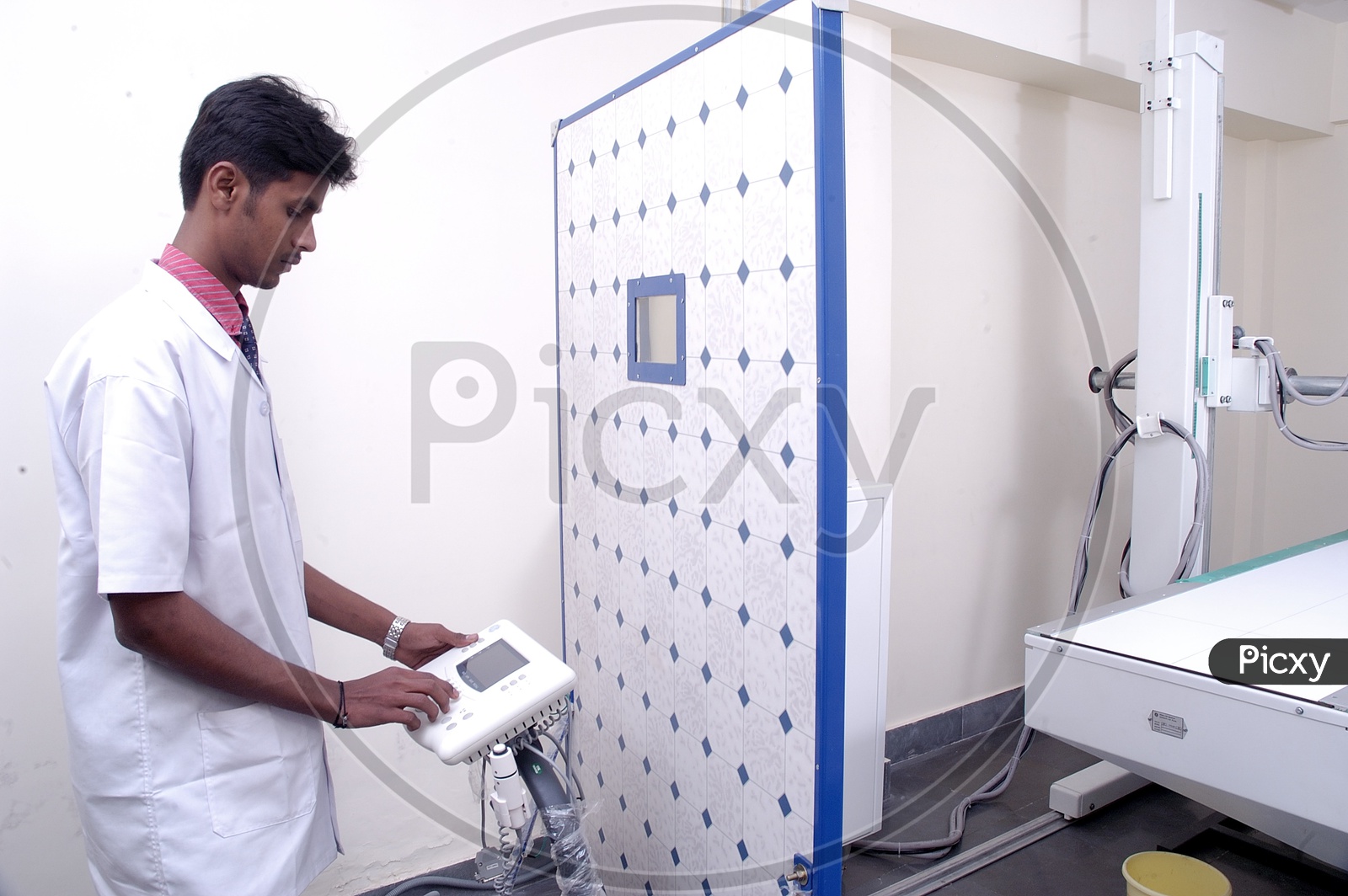 Image of X-ray Lab With Technician-HQ439562-Picxy