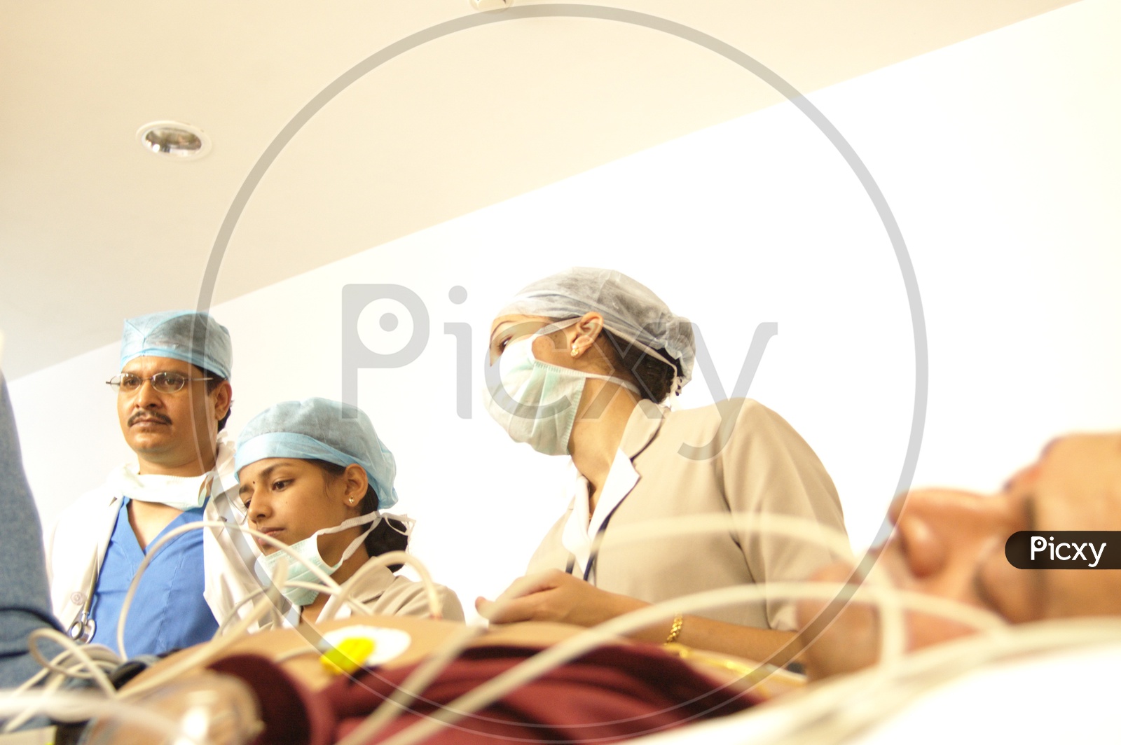 Image of Doctors Treating Patient in a hospital-TT790943-Picxy
