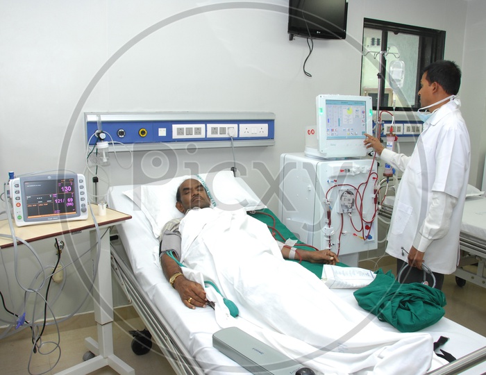 Image of Doctor with a patient in the ICU - Movie scene-BD128334-Picxy