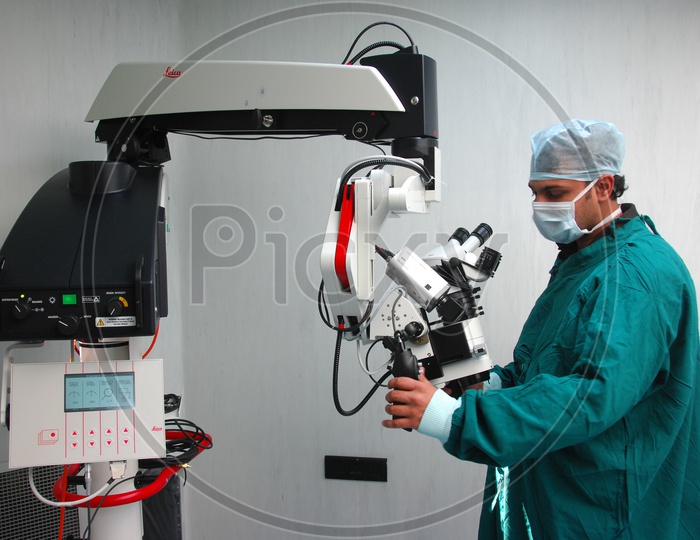 Image of Doctor Working with Medical Lab Manipulator-HZ763527-Picxy