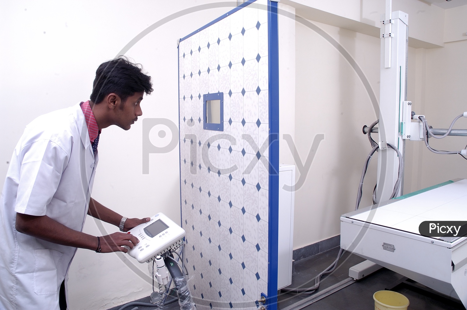 Image of X-ray Lab With Technician-YJ777716-Picxy