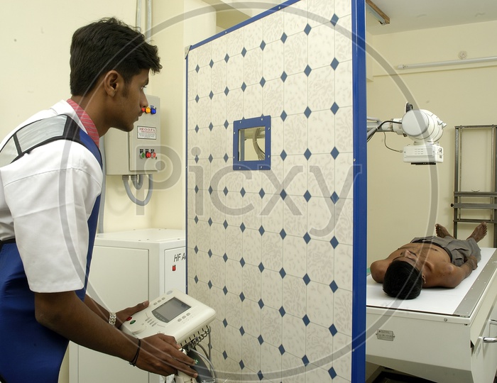 Image of X-ray Lab With Technician-HQ439562-Picxy