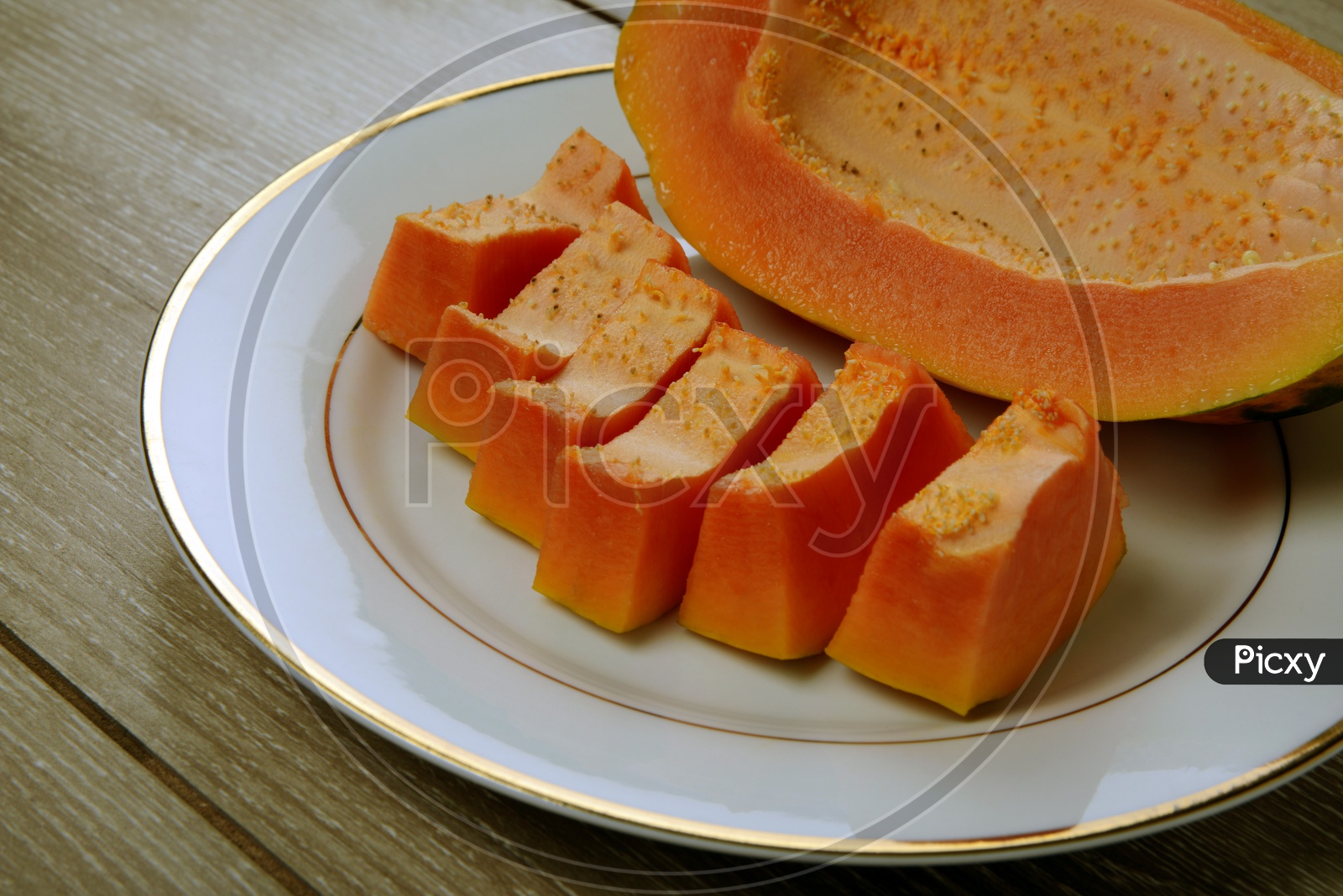 Image of Pieces of fresh Seedless Papaya in a dish-RT370348-Picxy