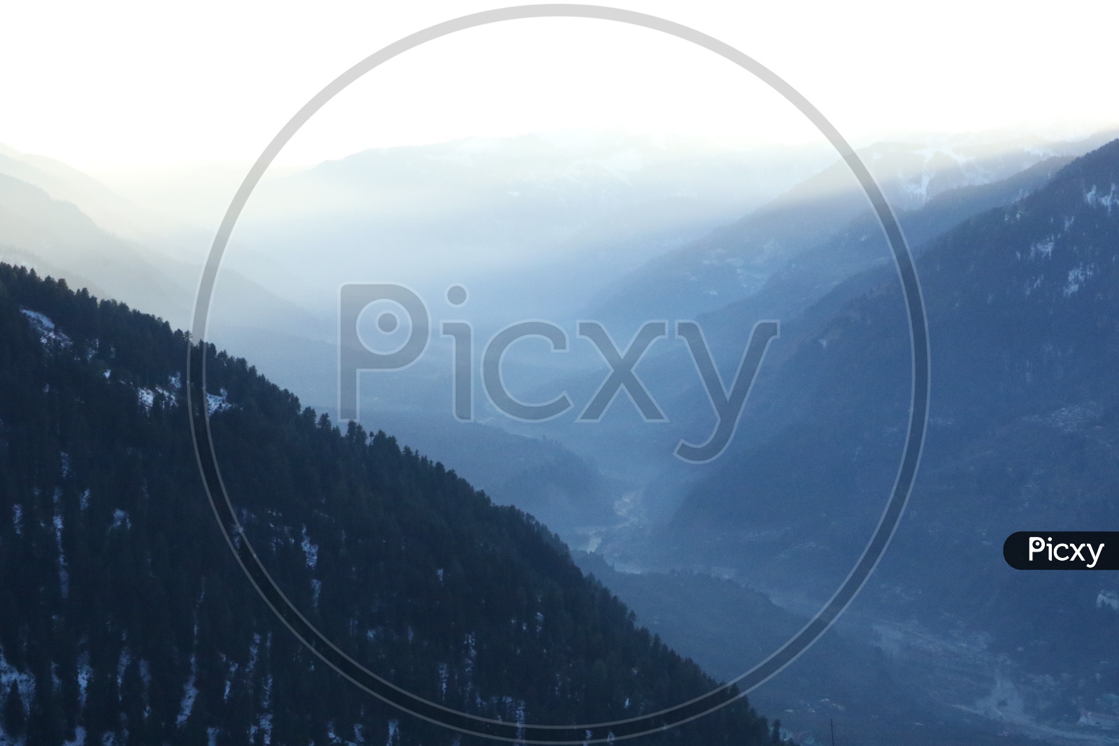Image of Landscapes of Manali - Snow capped Mountains & trees-XP948661 ...