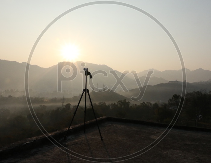 Image of A tripod with Camera shooting the dawn hues-GJ192064-Picxy