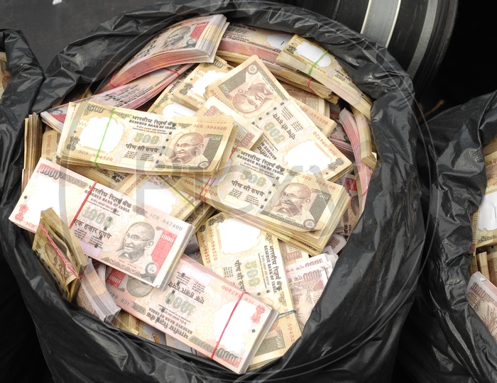 Image of Currency Bundles Packed In Covers and Suitcases-LH789004-Picxy