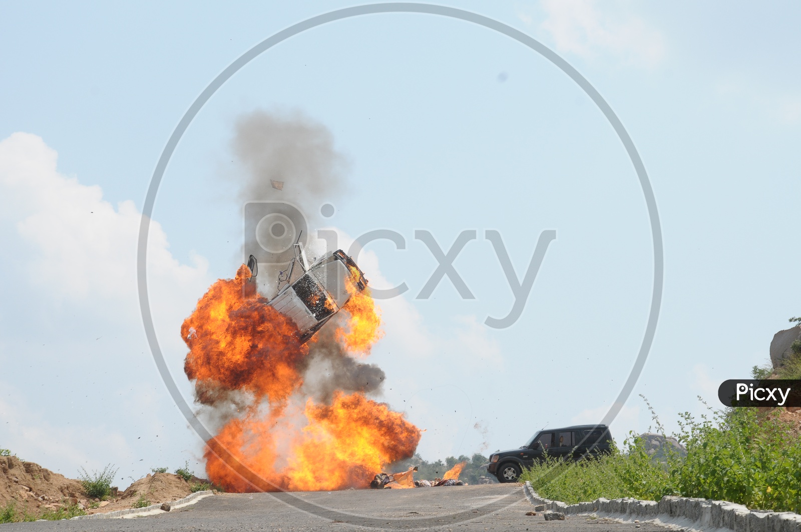 Image of Car bomb Blast on a stage - Movie still-GH677069-Picxy