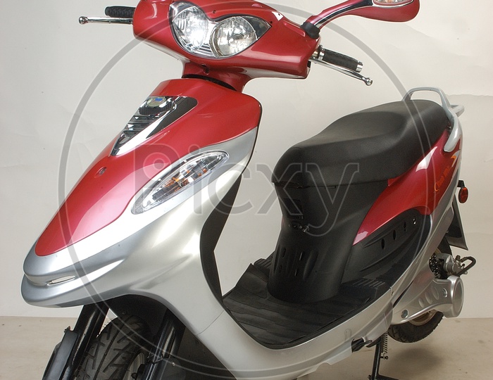 Image of Scooty back-TD250812-Picxy