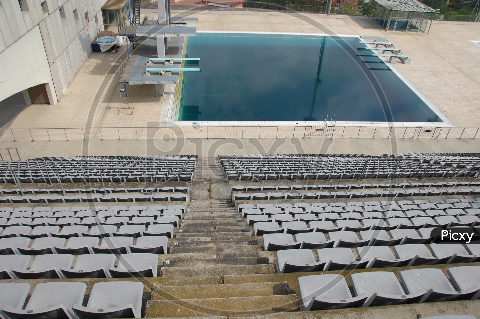 Image of Seating arrangement of audience by the swimming pool-LO307273 ...