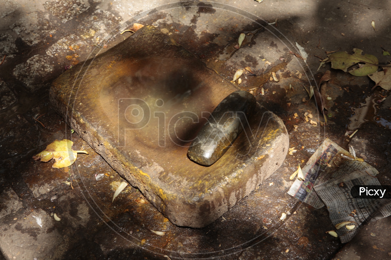 Image of Traditional Indian Grinding Stones-IG646485-Picxy