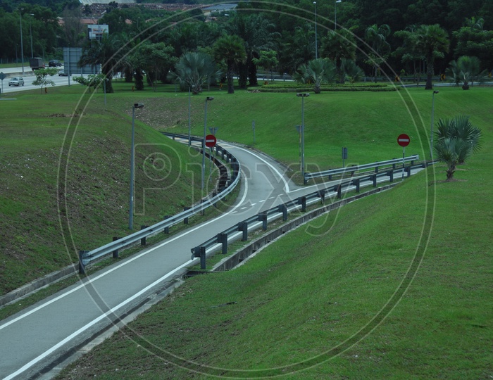 Image of View of Y shaped roadway-WR883834-Picxy