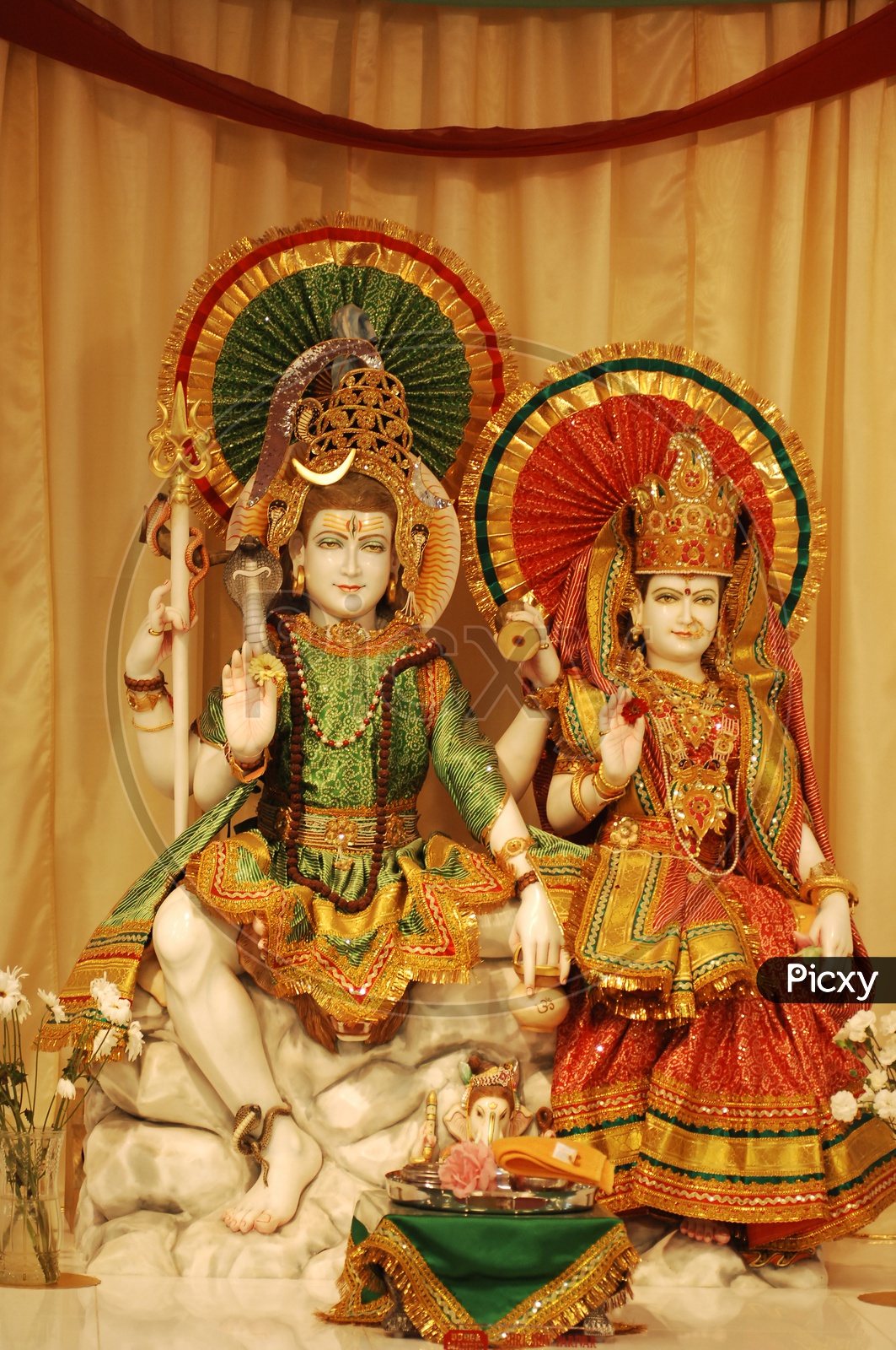 Image of Lord Shiva and Parvathi statues-EB780793-Picxy