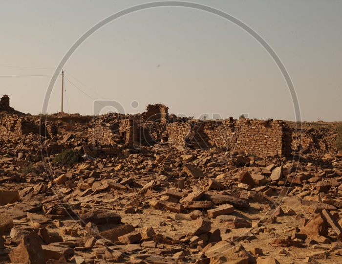 Image of Old ruins in a desert-SJ570720-Picxy