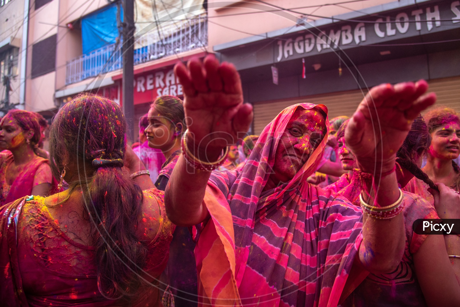Image of Marwari or Marwadi women celebrate Holi in Hyderabad on 21st ...