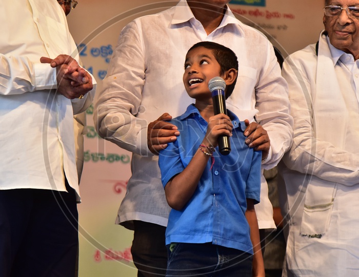 Image of A school girl speaking over the mic on the dais-EF338741-Picxy