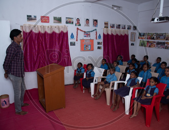 Image of Primary government school students in a digital classroom ...