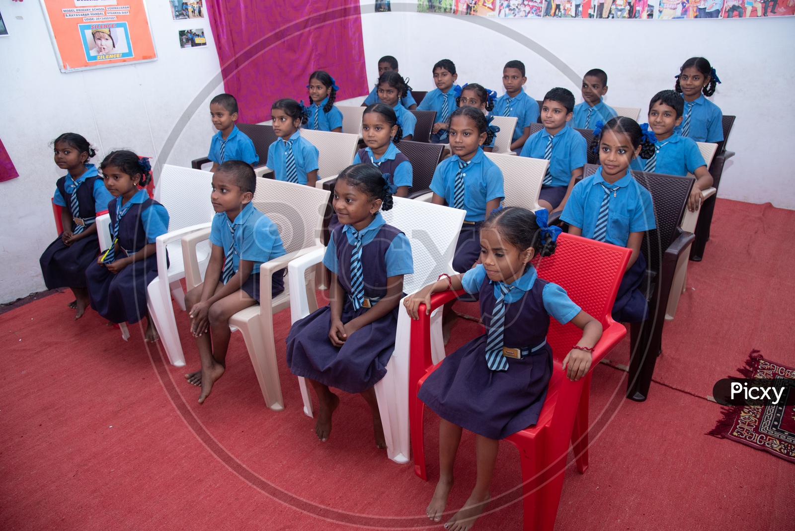 Image of Primary government school students in a classroom-IO562647-Picxy