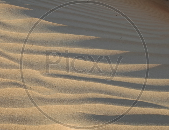 Image of Textures of Sand Dunes of Dubai-ZF316648-Picxy