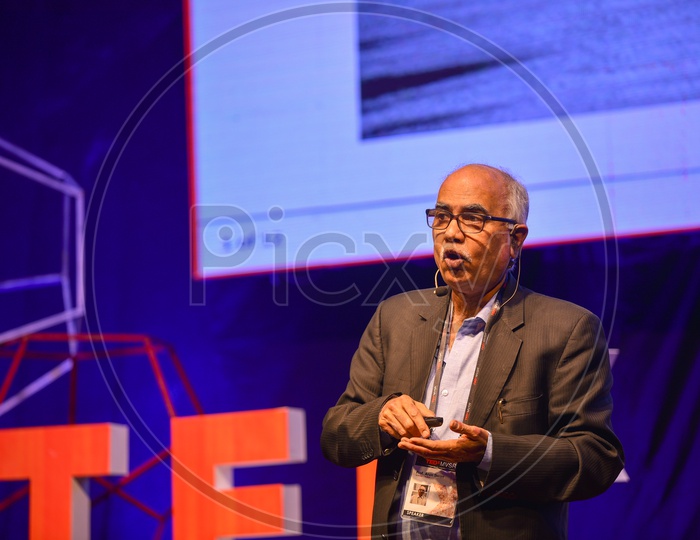 Image of Dr. Arun Tiwari, Missile Scientist and Author-QZ721462-Picxy