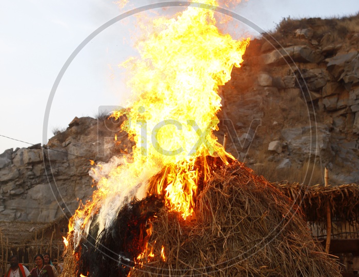 Image of Rural village huts catching fire-US076768-Picxy