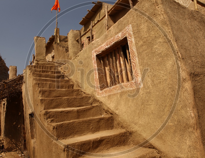 Image of Mud house-YA381555-Picxy