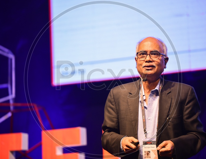 Image of Dr. Arun Tiwari, Missile Scientist and Author-QZ721462-Picxy