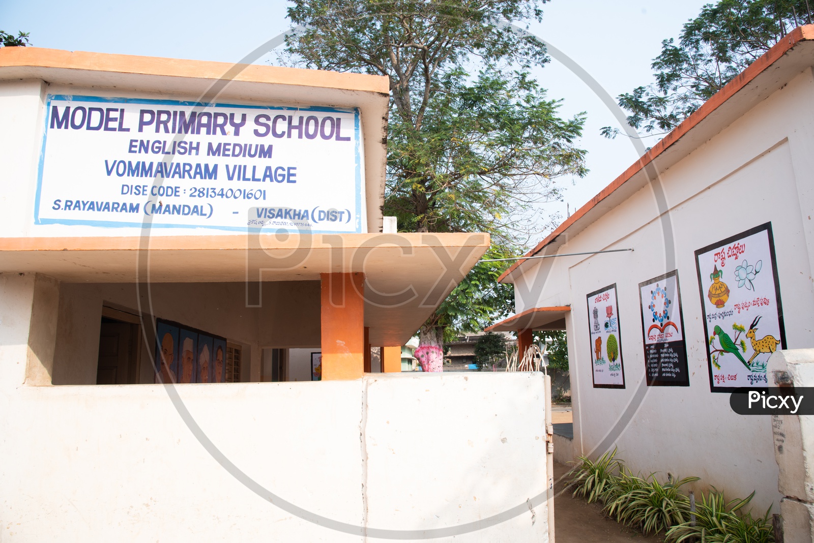 Image of Model primary school building-MY951073-Picxy