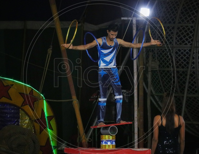 Image of Great Rayman circus-LG310693-Picxy