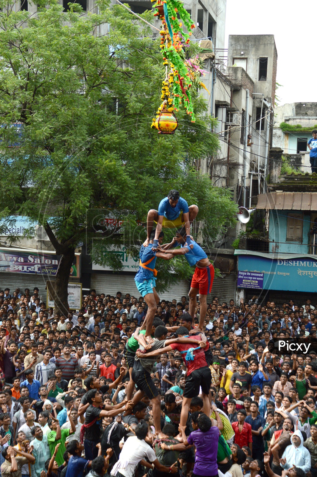 Image of People celebrating Dahi handi festival in Amravati-SE931474-Picxy