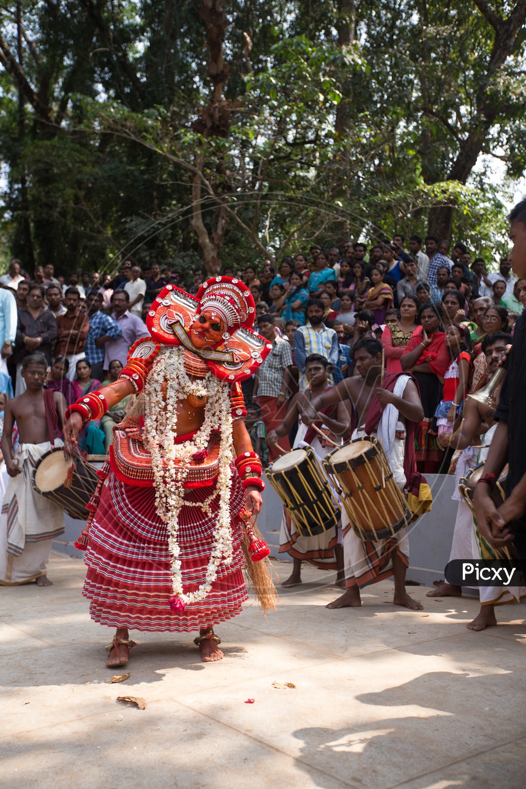 Image of A Performer during Muchilottu Bhagavathi Theyyam-BQ374296-Picxy