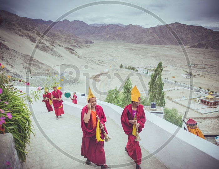 Image of Tourists walking along the monastery-ED039482-Picxy