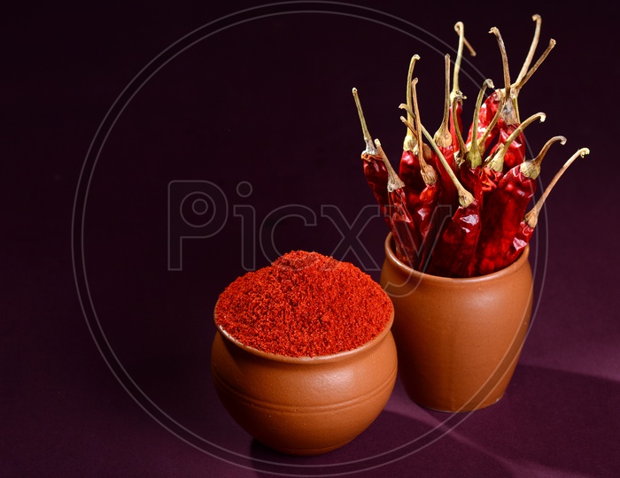 Image of chilly powder with red chilly in clay pots, dried chillies on ...