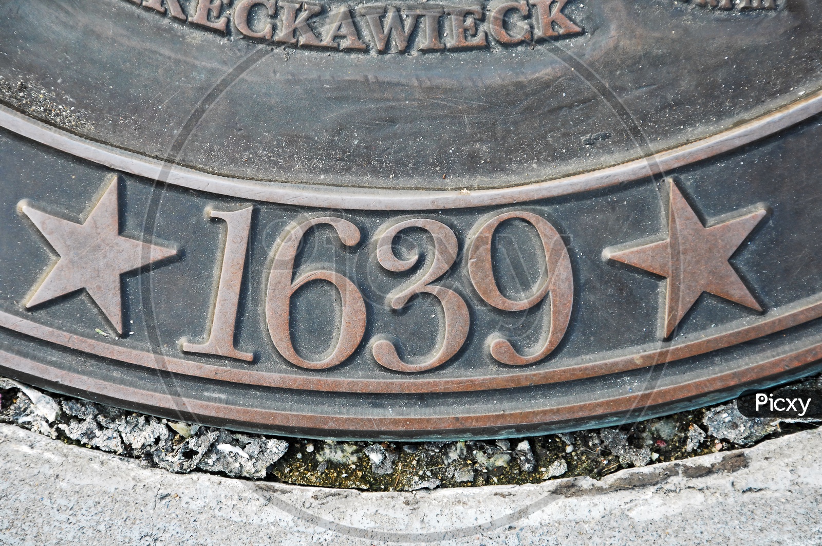 Image of 1639 number on a metal-YR396652-Picxy