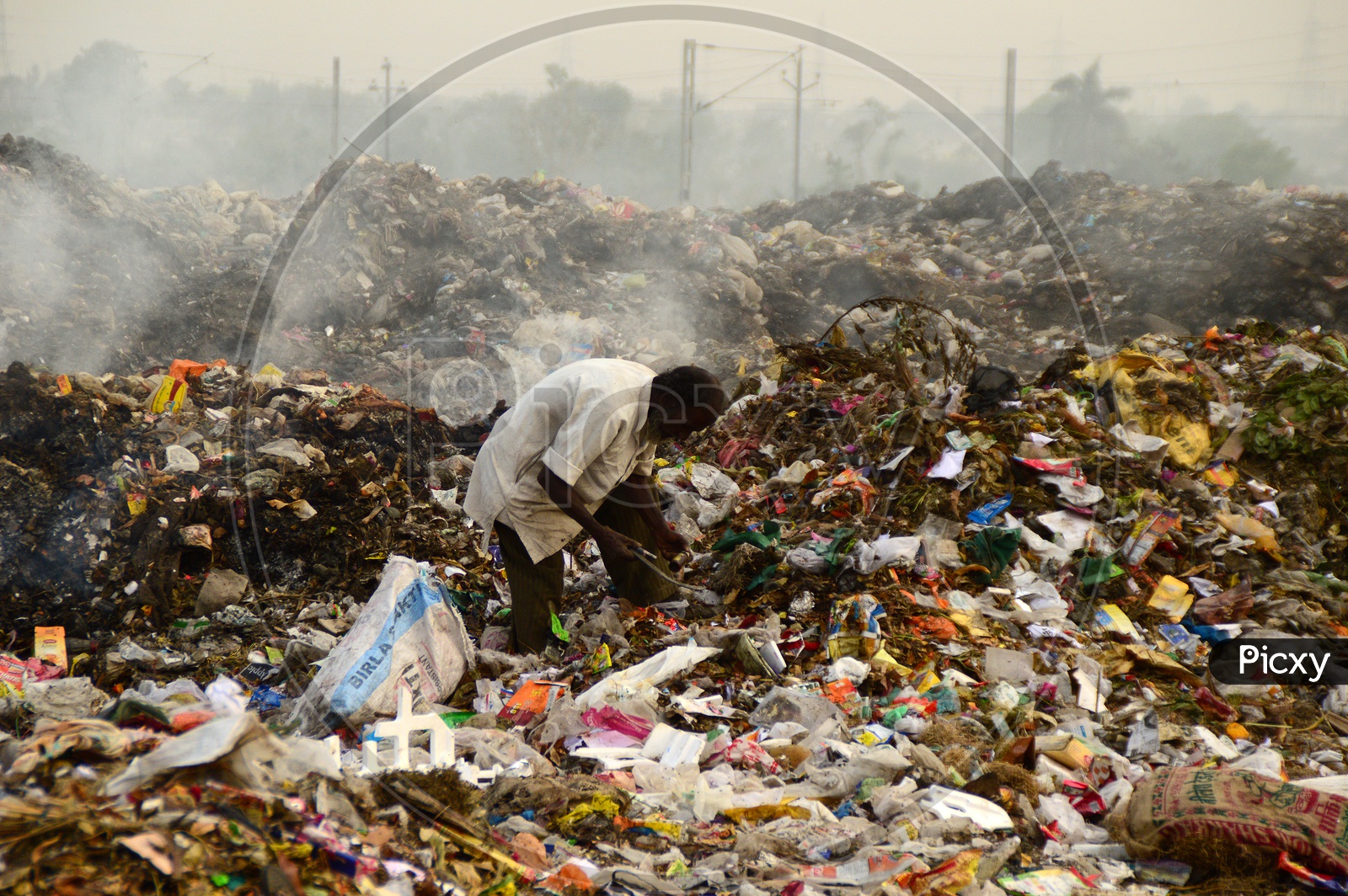 Image of Unidentified Rag Pickers Collecting Recyclable Materials From ...